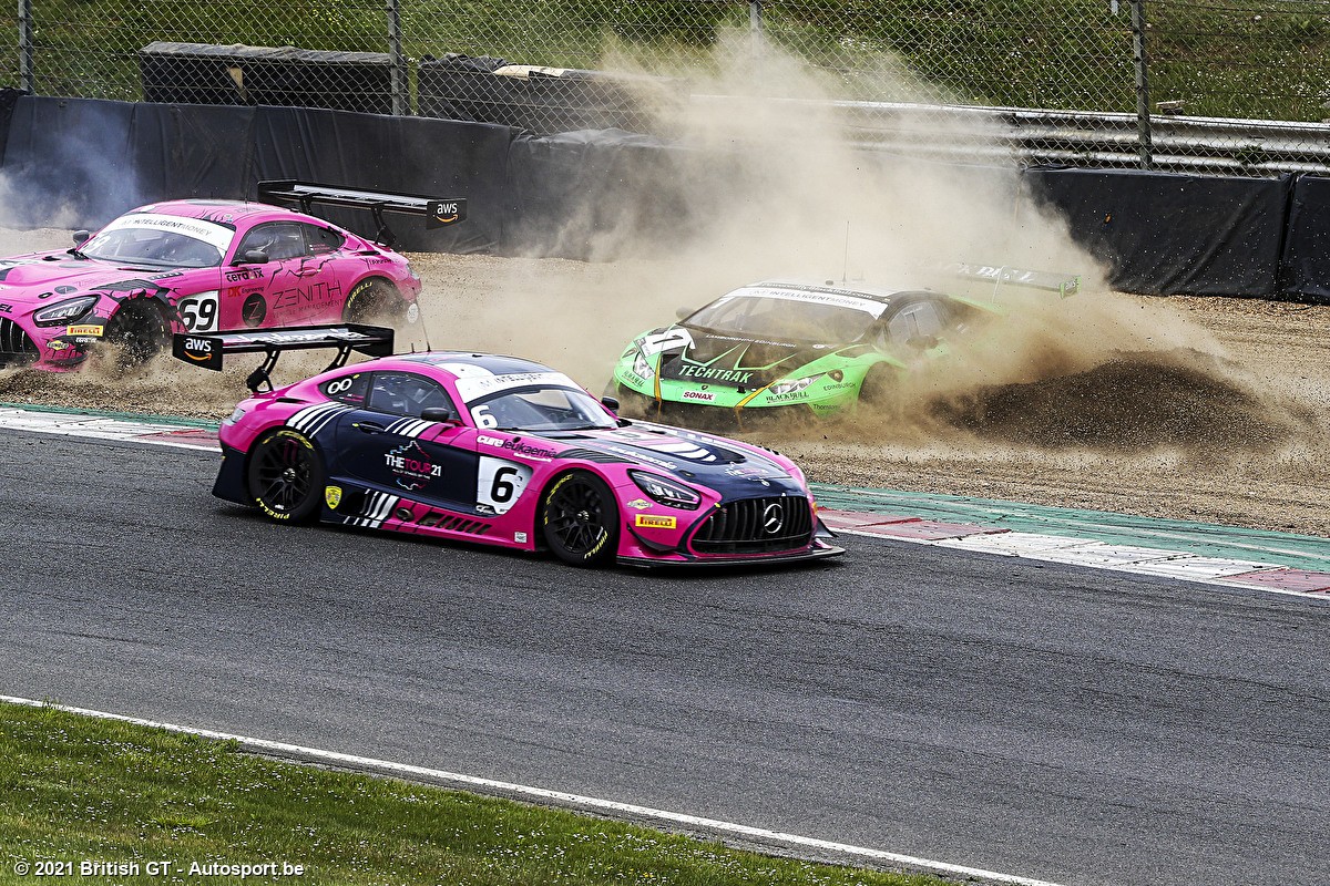 Brands Hatch: Michael Igoe en Phil Keen starten seizoen met winst ...