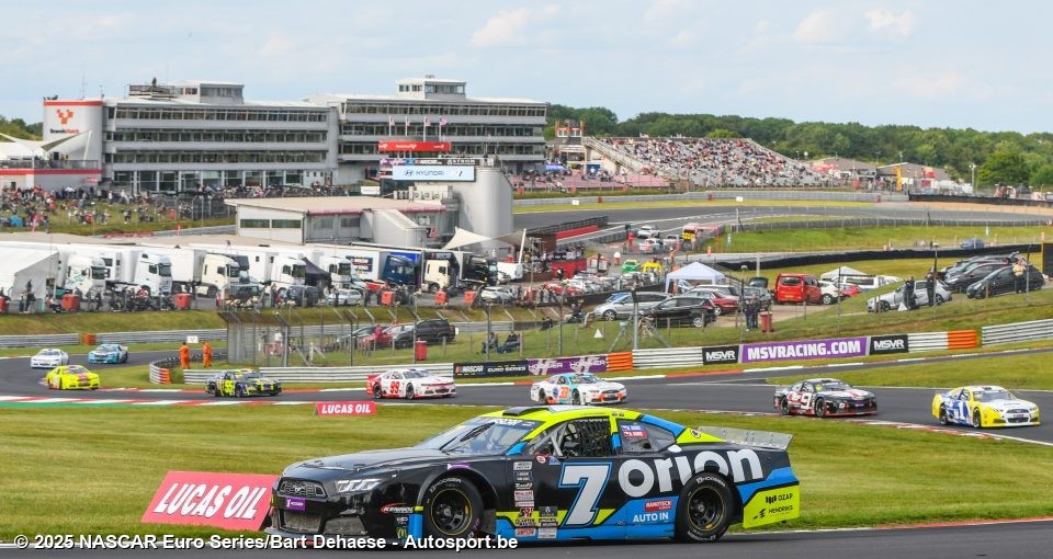 Brands Hatch: Gianmarco Ercoli boven in PRO - Melvin de Groot en Martin ...